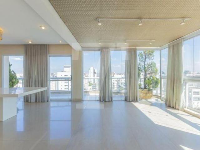 Cobertura duplex, fora da rota de avião, próxima ao Parque Ibirapuera. Configuração de casa, perfeit