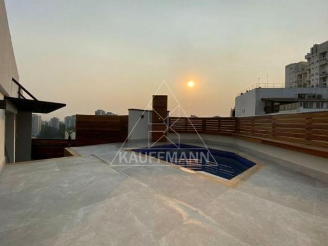 Cobertura Duplex para Venda ou locação no Morumbi 4 Dormitórios 2 Suítes, 3 Vagas e 211m² A.U