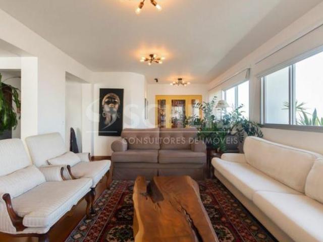 Cobertura duplex para venda no Campo Belo com 4 quartos, sendo 3 suítes, 594m²