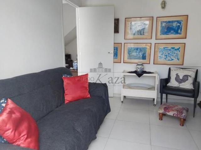 Cobertura Duplex Pitangueiras 3 Dormitórios 137m²