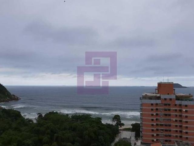 Cobertura Duplex! Poucos metros da Praia do Tombo