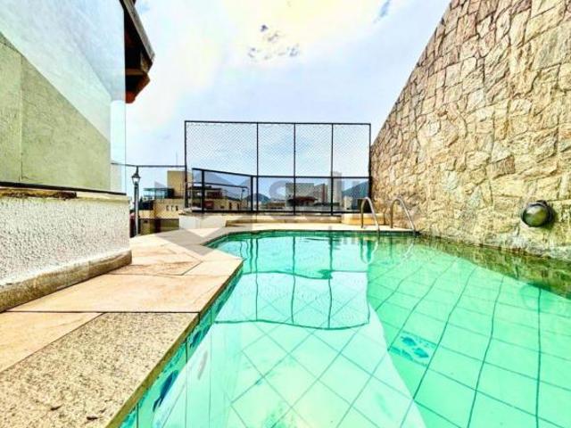 Cobertura Duplex reformada a uma quadra da Praia da Enseada Guarujá