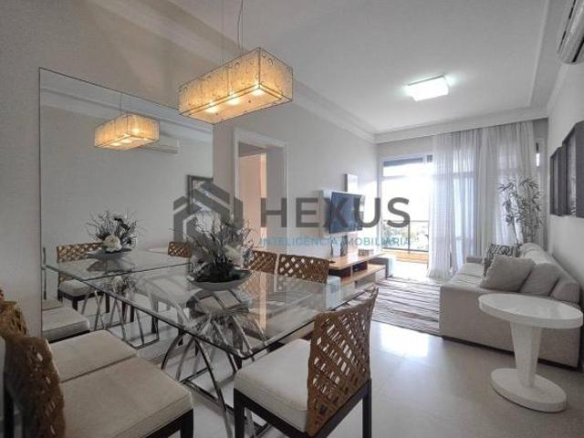 Cobertura duplex reformada com varanda vista mar e lazer na Praia da Enseada, Gu