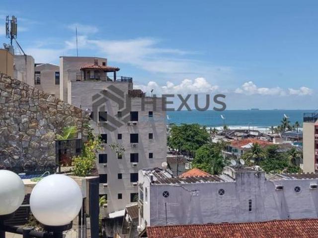 Cobertura duplex reformada com varanda vista mar e lazer na Praia da Enseada, Gu