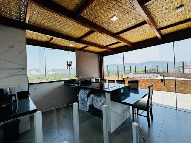 Cobertura Duplex reformado à Venda na Pitangueiras no Guarujá | QVista Inteli.