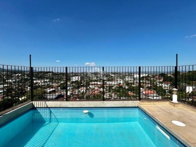 Cobertura Duplex semimobiliada, 3 dorm um é suite, 173m², piscina, sacada, c