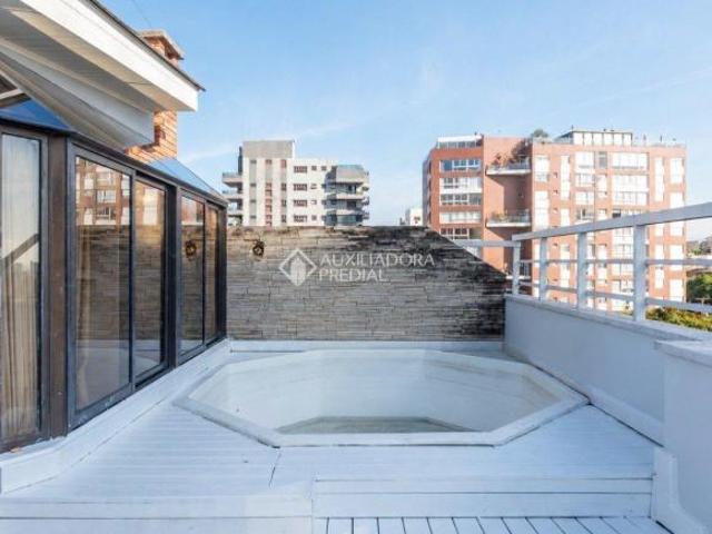 Cobertura duplex semimobiliada com piscina privativa no coração do Mont?Serrat
