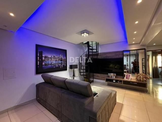 Cobertura duplex semimobiliada, com 3 quartos, sendo 1 suíte, sacad