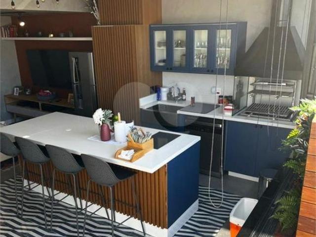 Cobertura Duplex, totalmente reformada, no bairro de Santa Teresinha
