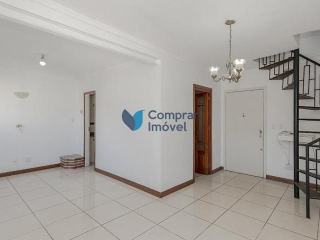 Cobertura duplex 02 quartos, 1 suíte, com vaga coberta Próximo ao Shopping Barra