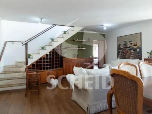Cobertura Duplex 195m², 4 quartos, 1 suíte com closet, cozinha, terraço courmet, sala, 2 vagas