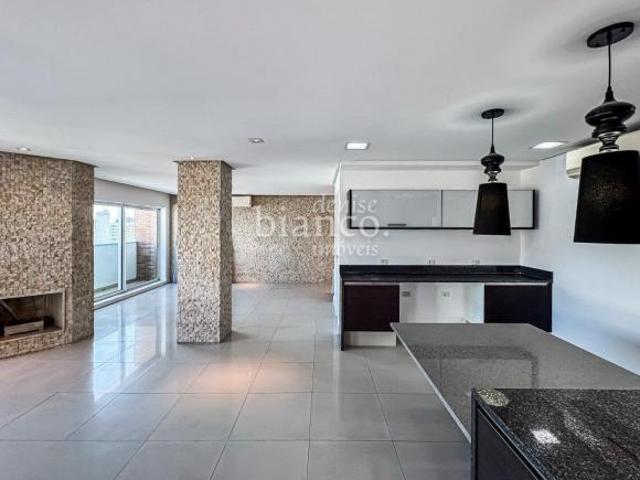 Cobertura duplex, 2 suítes, 3 vagas no Batel, ao l
