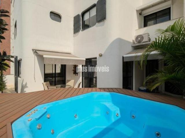 Cobertura duplex, 335 m2, com area externa com jardim e deck com jacuzzi