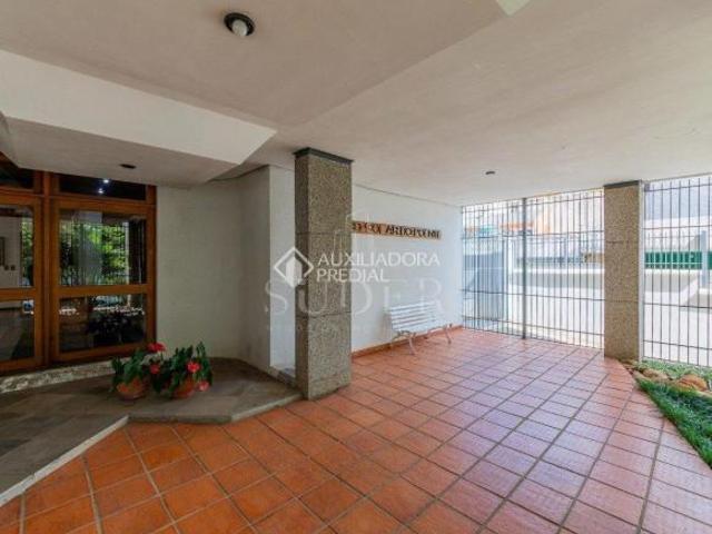 Cobertura de 3 dormitórios com terraço amplo no Menino Deus e 2 vagas cobertas