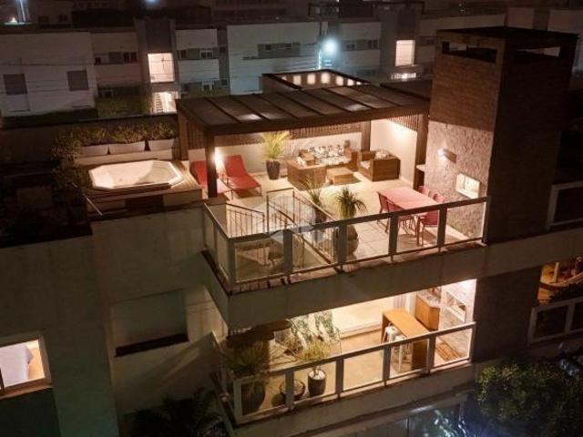 Cobertura Duplex 3 suítes, mobiliada e decorada, linda vista para a lagoa, terraço com SPA e 2 vagas