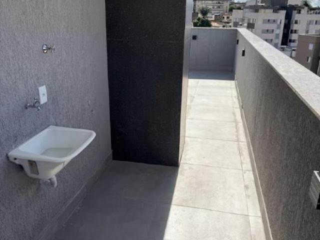 Cobertura duplex 3 quartos, 1 suíte, 140m², 2 vagas em linha, prédio 100% revestido e com elevador