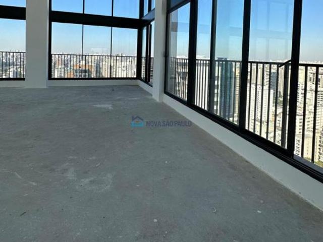 Cobertura Duplex 688m², 4 Suítes e 7 Vagas Moema
