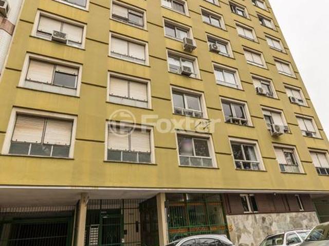 Cobertura em condomínio com 3 dormitórios em Porto Alegre