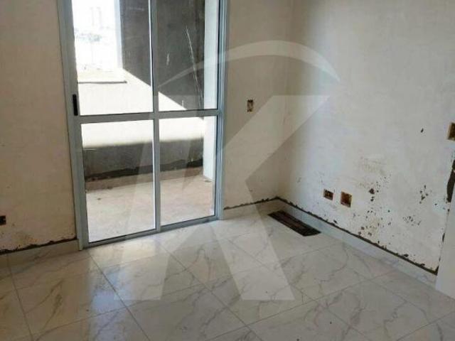 Cobertura em condomínio, com 2 dormitórios, quintal e vaga coberta próximo Metro Tucuruvi