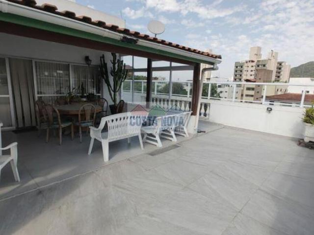 Cobertura em condomínio de alto padrão, localizado em região privilegiada da Praia da Enseada