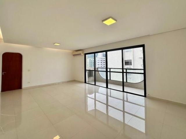 Cobertura em Barra Funda, Guarujá/SP de 280m² 4 quartos à venda por R$ 1.500.000,00