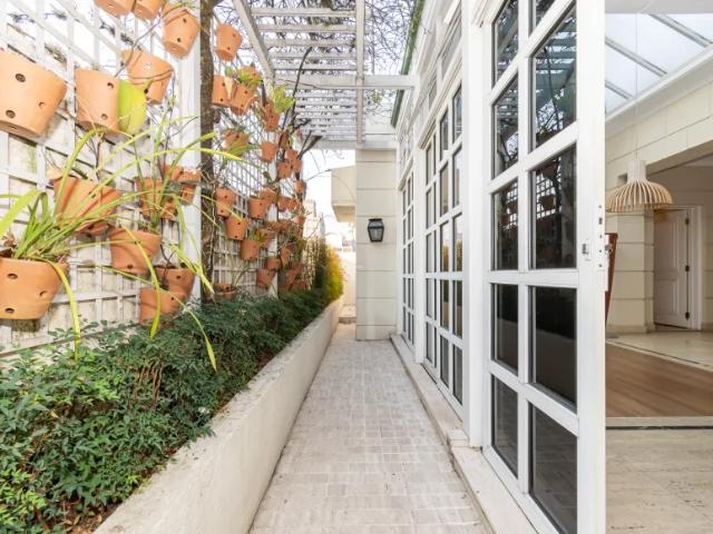 Cobertura em edifício Lindenberg com vista para o Clube Paulistano