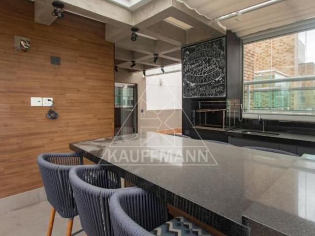 Cobertura em Moema à Venda, 4 Quartos 4 Suítes, 4 Vagas, 250m² de Á.Ú