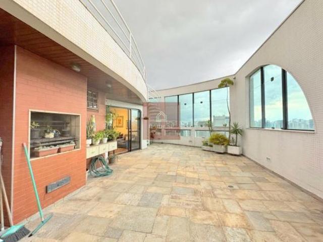 Cobertura em Moema Indios, são 533m², 4 dormitórios, sendo 4 suítes, 5 vagas