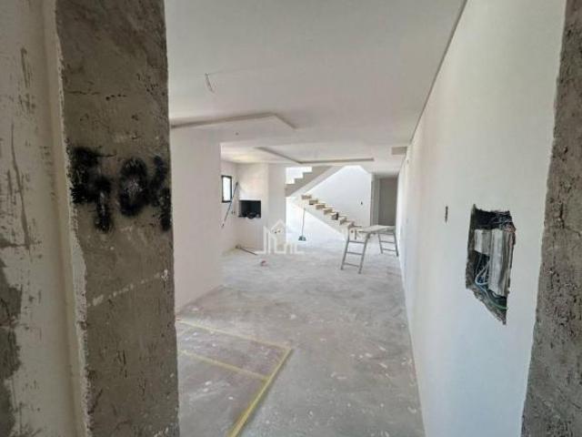 COBERTURA EM PINHAIS
