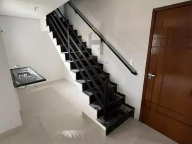 Cobertura em prédio baixo com elevador com 91,56 metros 2 dormitórios sendo uma suíte. Residencial V