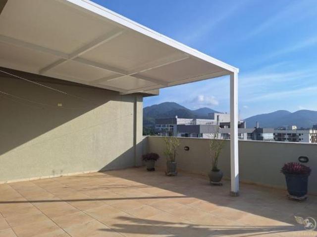 COBERTURA EM PRINCIPAL RUA NO CENTRO DE UBATUBA, COM VISTA DESLUMBRANTE PARA O MAR E A RODA GIGANDE