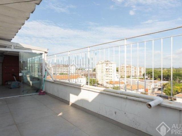 Cobertura encantadora no bairro Floresta, com excelente posição solar e vista livre!