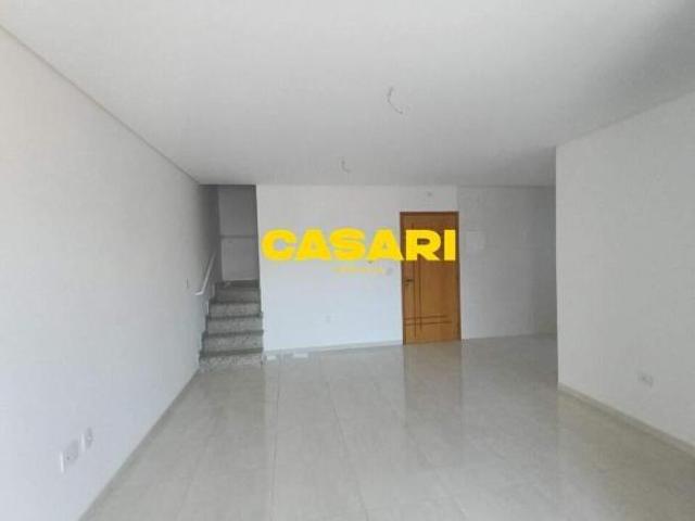 Cobertura espaçosa de 130 m² com 2 dormitórios e quintal no Parque das Nações – Santo André/SP