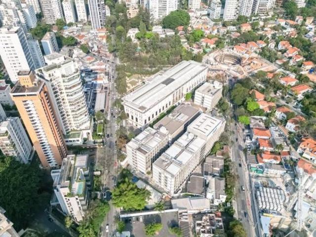 COBERTURA EXCELENTE, EM MUITO BOM ESTADO,VISTA IMPERDIVEL