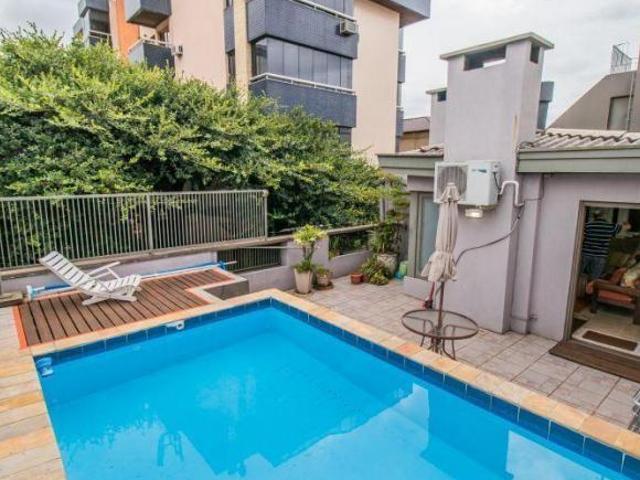 Cobertura Exclusiva com Vista Privilegiada no Coração do Bairro Moinhos de Vento