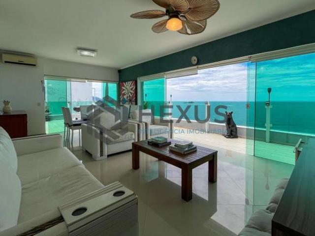 Cobertura frente mar com piscina e varanda gourmet na Praia das Pitangueiras, Gu