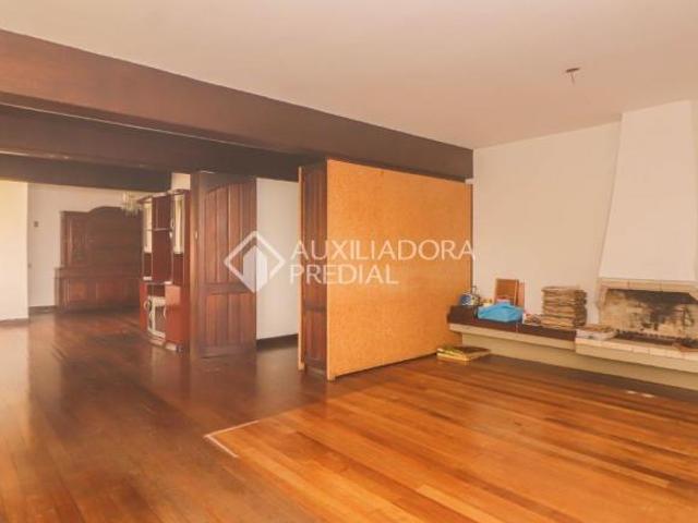 Cobertura horizontal com 03 dormitórios no bairro Petrópolis