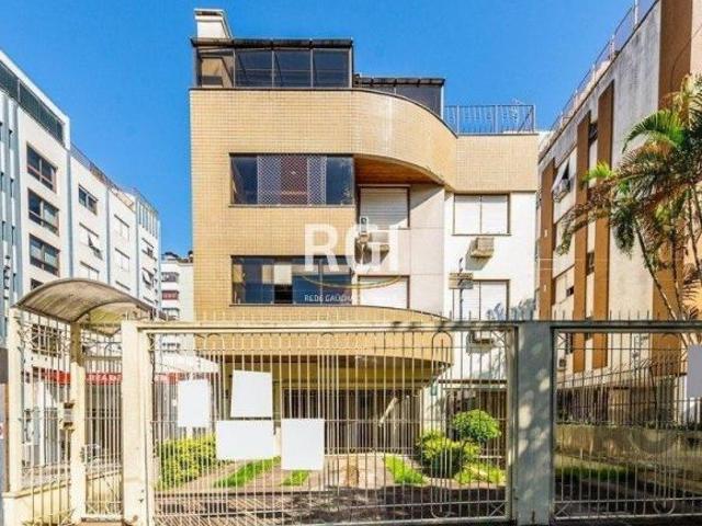 Cobertura horizontal no bairro Petrópolis, 116,36 m² de área privativa, de frente, com 2 dormitórios