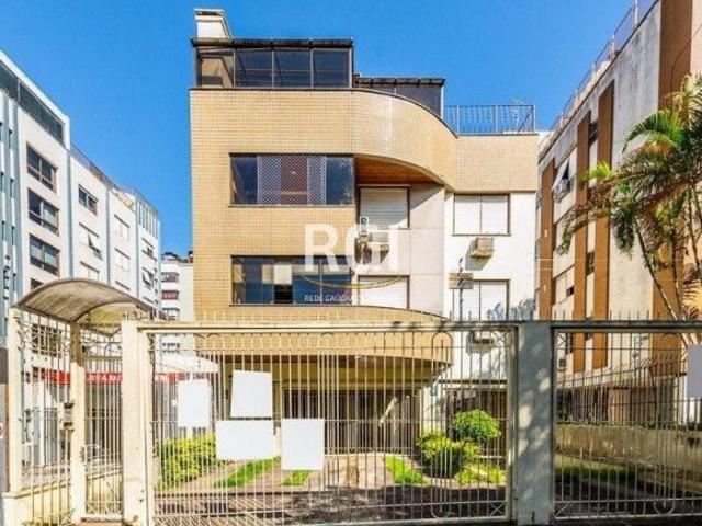 Cobertura horizontal no bairro Petrópolis, 116,36 m² de área privativa, de frente, com 2 dormitórios