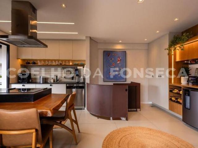 Cobertura impecável com 3 quartos e uma linda área externa integrada à área gourmet