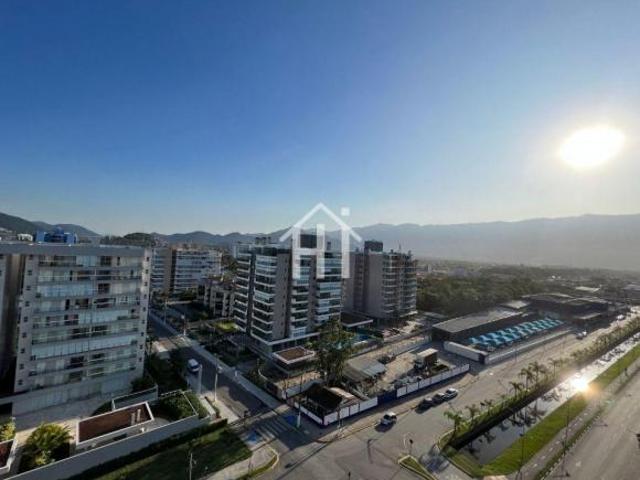 Cobertura incrível com vista para o mar!