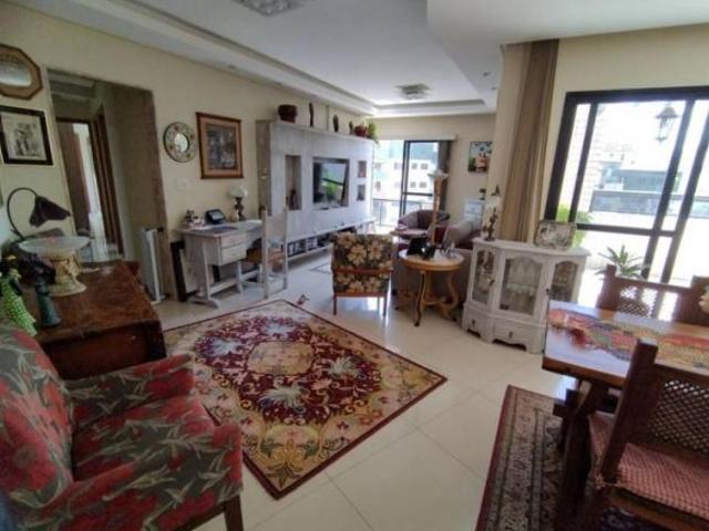 Cobertura localizada na Tupi a 100 metros do mar com churrasqueira, piscina,vista mar, fino acabamen