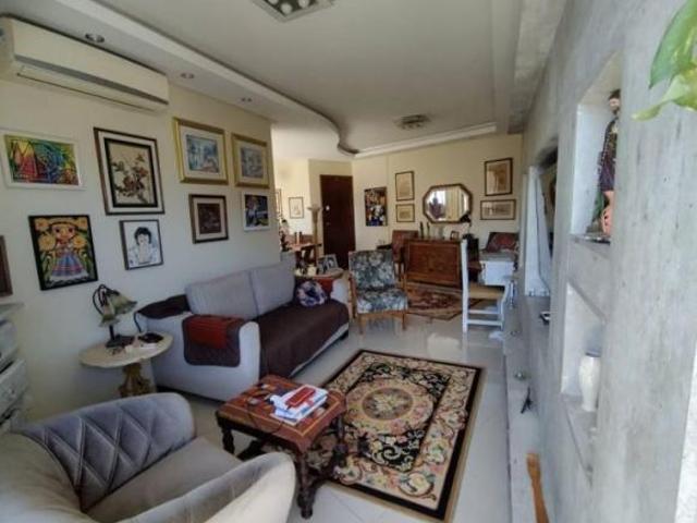 Cobertura localizada na Tupi a 100 metros do mar com churrasqueira, piscina,vista mar, fino acabamen
