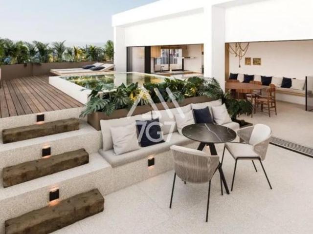COBERTURA LUXUOSA NO JARDIM PAULISTA: 377m², 4 suítes, 5 vagas
