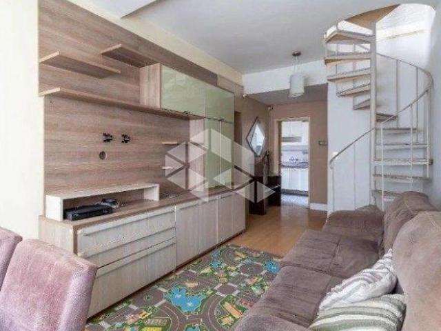 Cobertura mobiliada com 2 dormitórios e terraço com jacuzzi no bairro Petrópolis