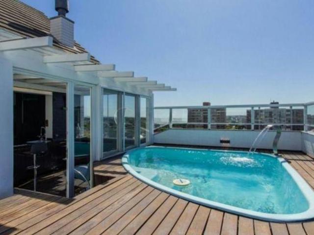 Cobertura mobiliada com piscina e vista 360° no Jardim Planalto – POA