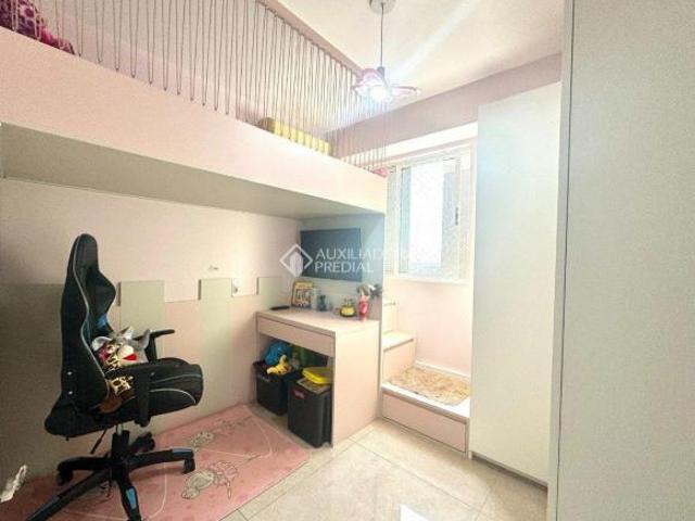 Cobertura mobiliada de 4 quartos sendo 2 suites 3 vagas de garagem
