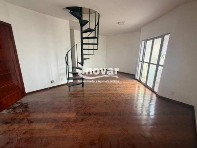 Cobertura muito espaçosa com aprox 166 m2 de área total, com 3 quartos com, armários planejados, 2 v