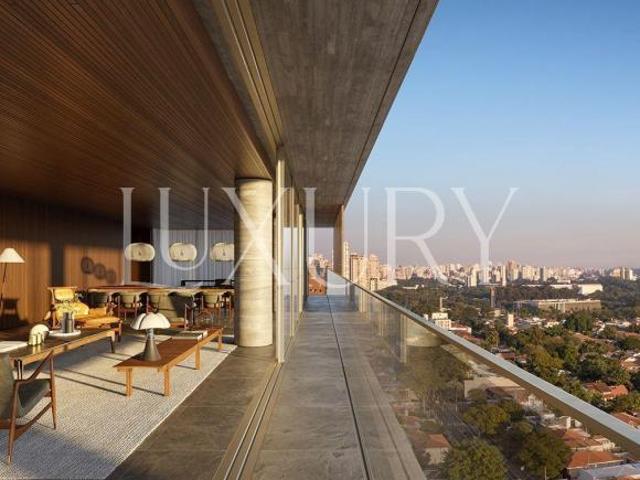Cobertura Nova com Vista permanente para todo o skyline do Jardins. Localização privilegiada, arquit