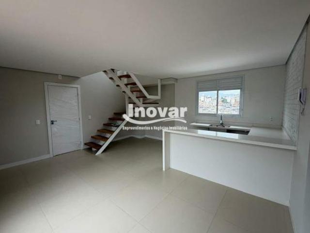Cobertura nova de 2 quartos e 3 banheiros, elevador, 2 vagas. Com 140m² ampla e bem iluminada no Sag
